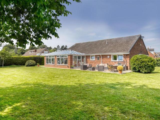 3 bedroom detached bungalow for sale