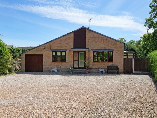 3 bedroom detached bungalow for sale