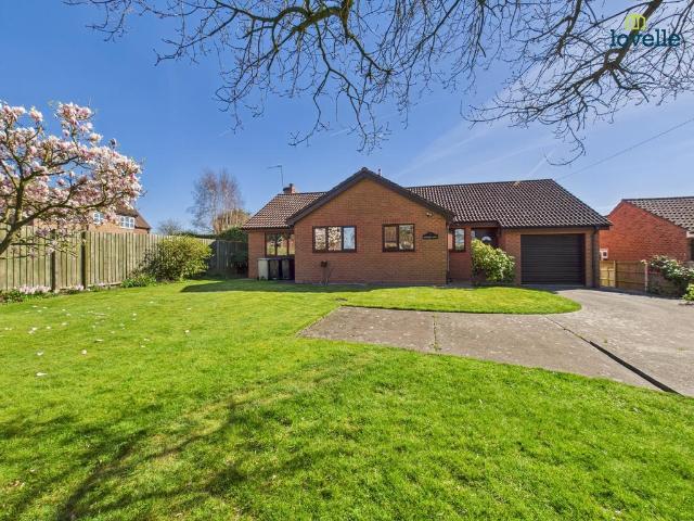 3 bedroom detached bungalow for sale