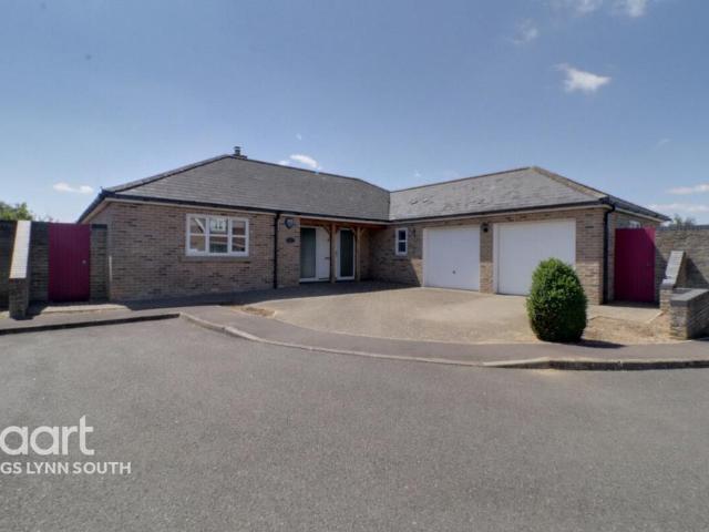 3 bedroom detached bungalow for sale
