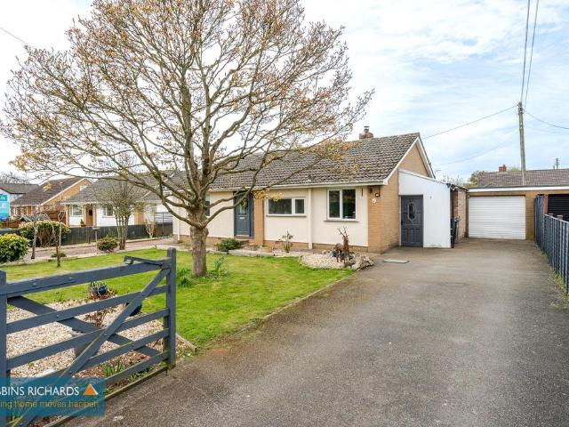 3 bedroom detached bungalow for sale