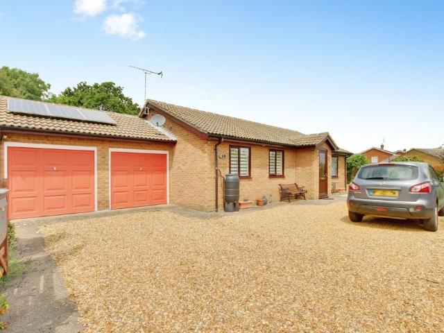 3 bedroom detached bungalow for sale