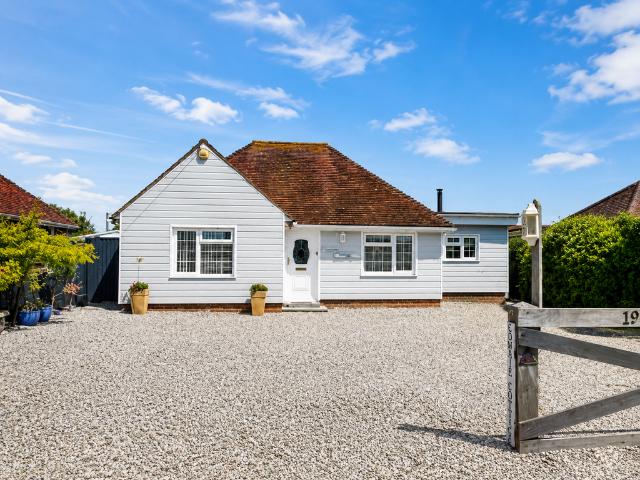 3 bedroom detached bungalow for sale