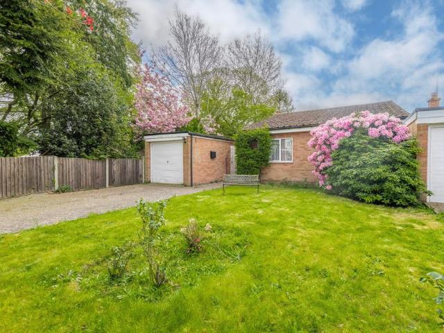3 bedroom detached bungalow for sale