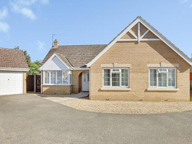 3 bedroom detached bungalow for sale
