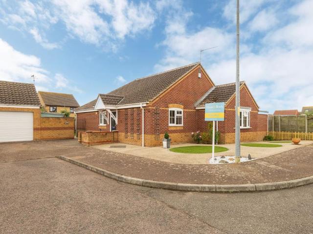 3 bedroom detached bungalow for sale