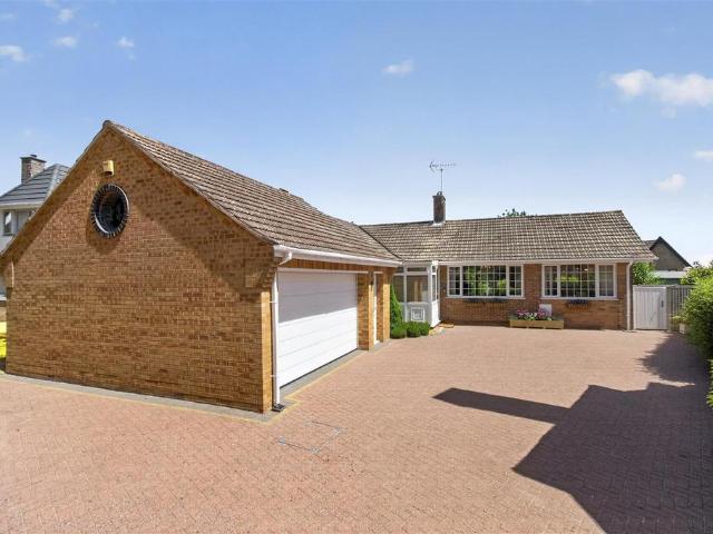 3 bedroom detached bungalow for sale
