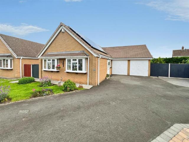 3 bedroom detached bungalow for sale