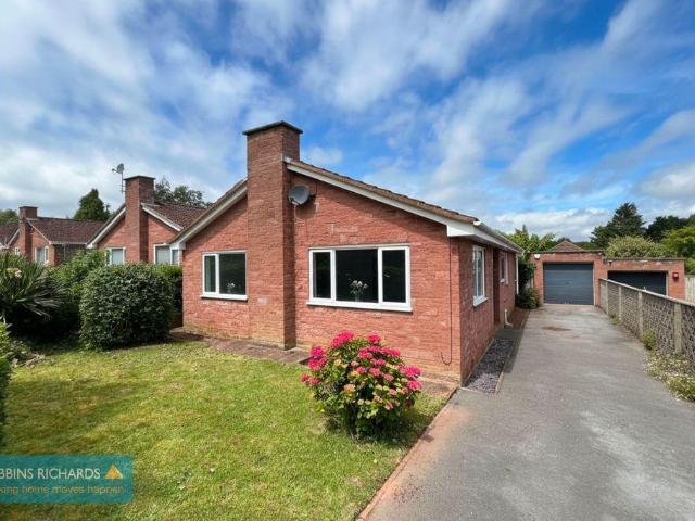 3 bedroom detached bungalow for sale