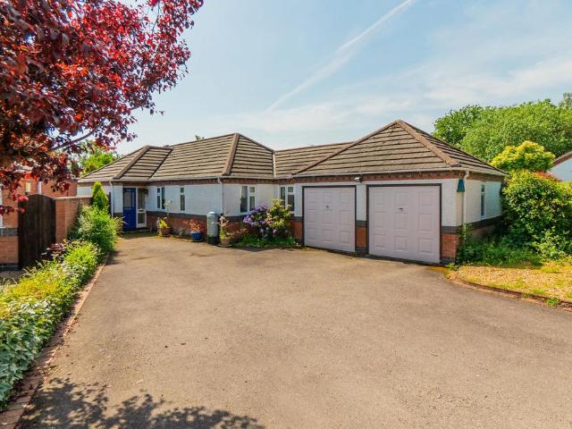 3 bedroom detached bungalow for sale