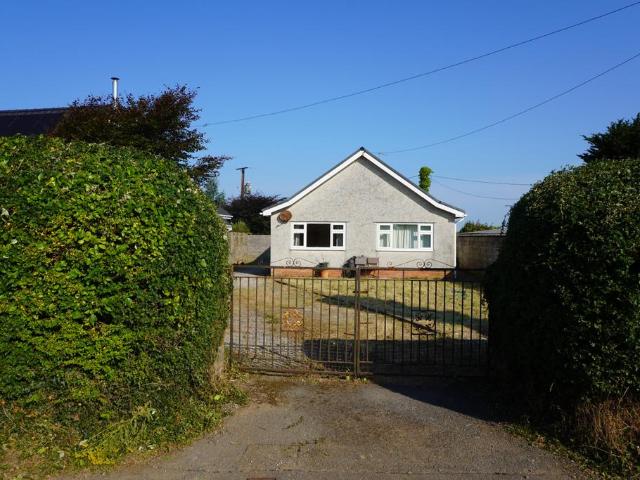 3 bedroom detached bungalow for sale