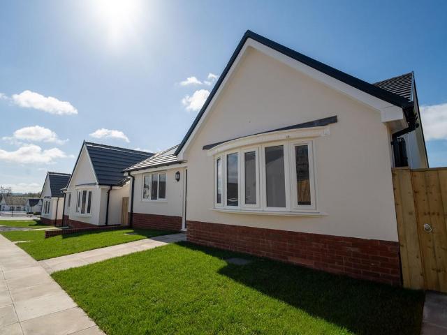 3 bedroom detached bungalow for sale