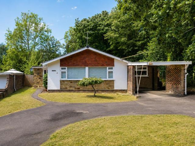 3 bedroom detached bungalow for sale