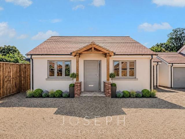 3 bedroom detached bungalow for sale