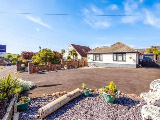 3 bedroom detached bungalow for sale
