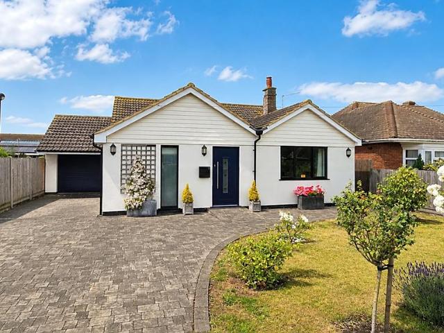3 bedroom detached bungalow for sale