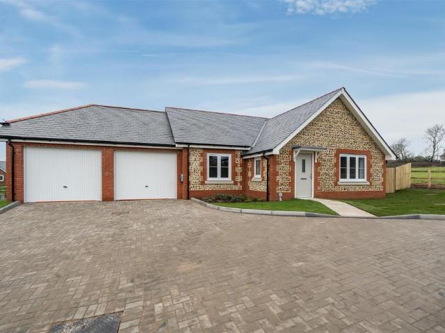 3 bedroom detached bungalow for sale