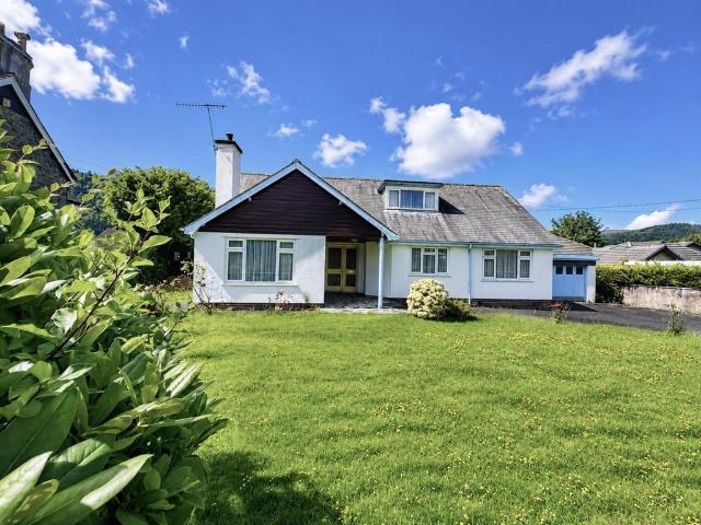 3 bedroom detached bungalow for sale