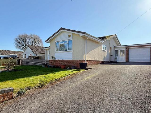 3 bedroom detached bungalow for sale