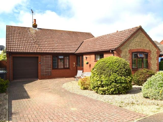 3 bedroom detached bungalow for sale