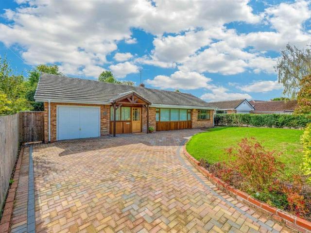 3 bedroom detached bungalow for sale