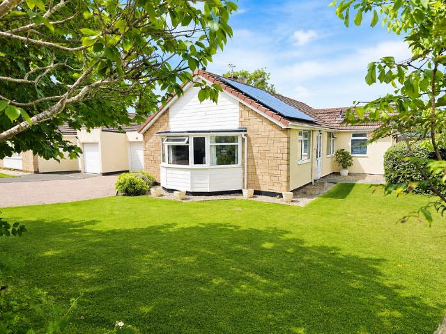 3 bedroom detached bungalow for sale