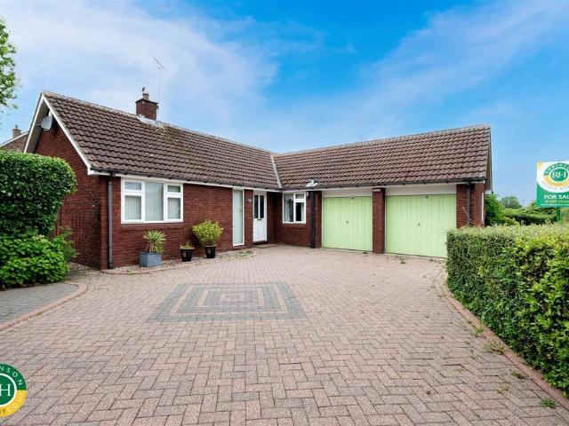 3 bedroom detached bungalow for sale