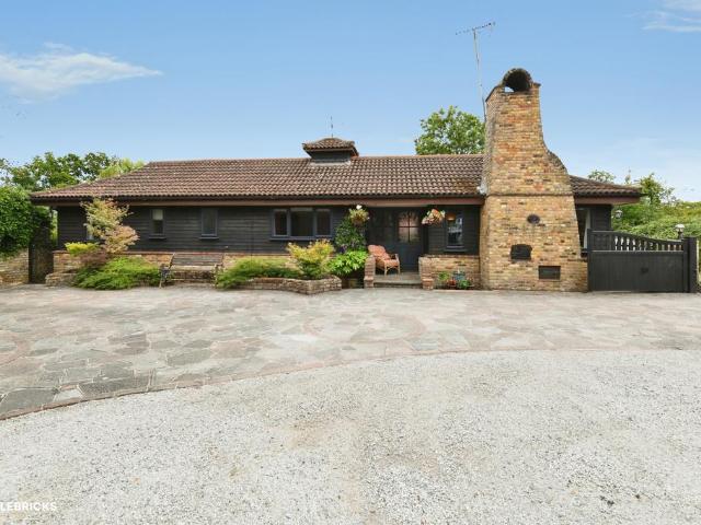 3 bedroom detached bungalow for sale