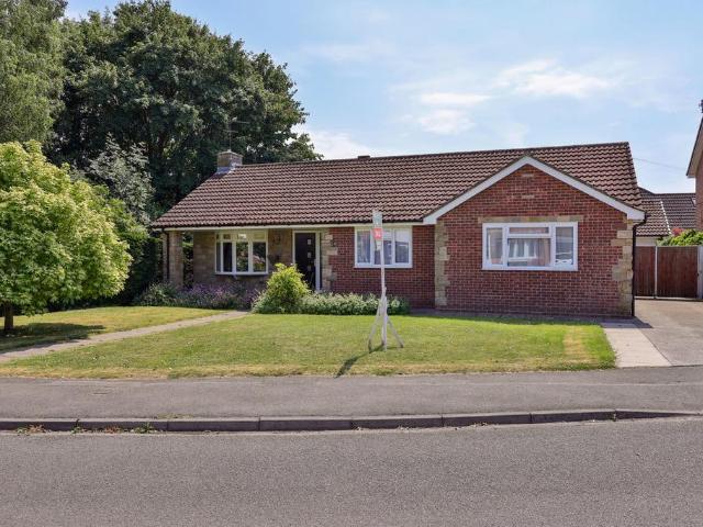 3 bedroom detached bungalow for sale
