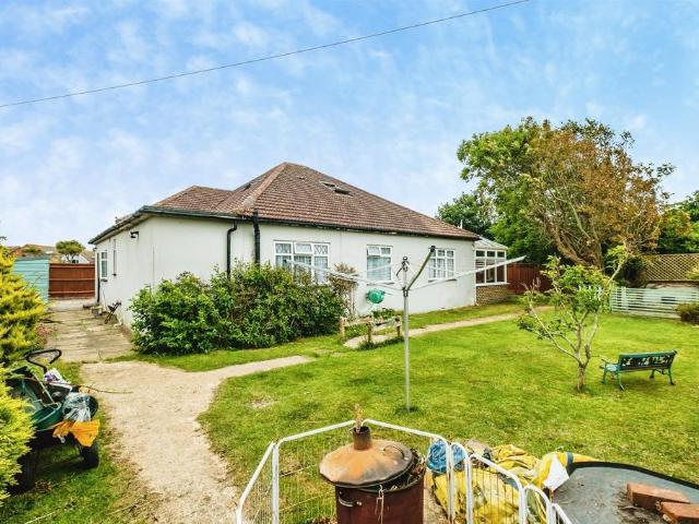 3 bedroom detached bungalow for sale