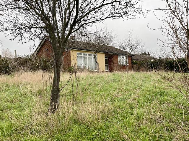 3 bedroom detached bungalow for sale