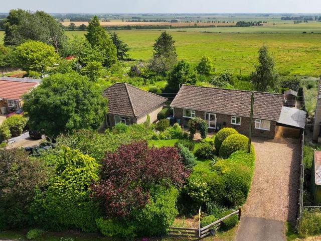 3 bedroom detached bungalow for sale