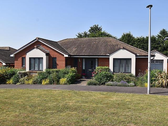 3 bedroom detached bungalow for sale