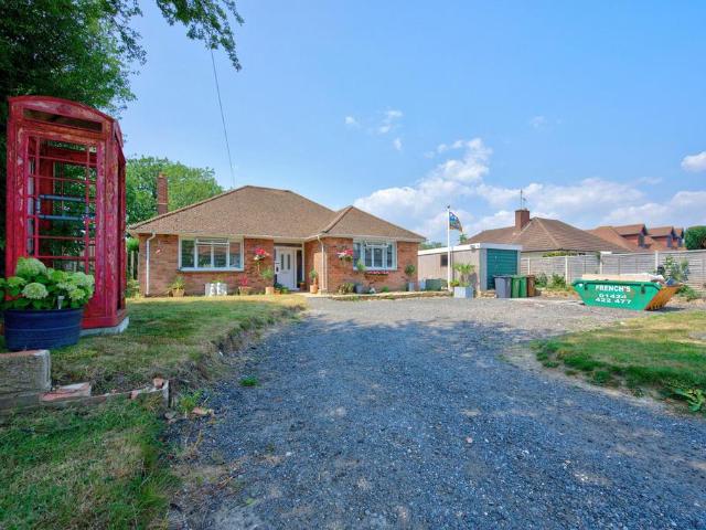 3 bedroom detached bungalow for sale