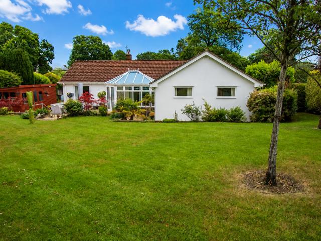 3 bedroom detached bungalow for sale
