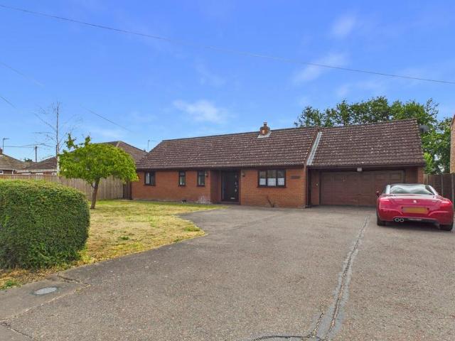 3 bedroom detached bungalow for sale
