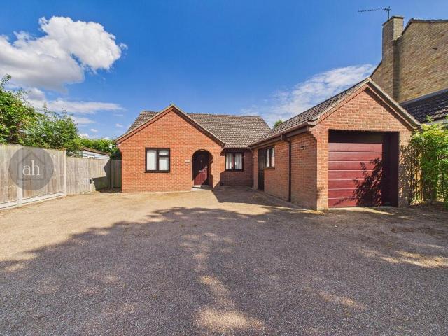 3 bedroom detached bungalow for sale