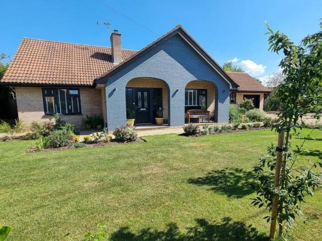 3 bedroom detached bungalow for sale