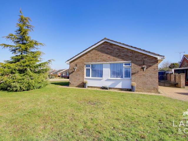 3 bedroom detached bungalow for sale
