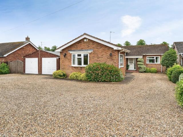 3 bedroom detached bungalow for sale
