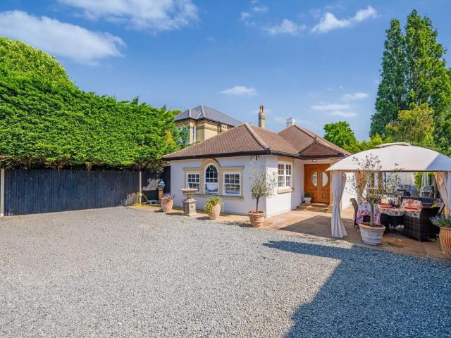 3 bedroom detached bungalow for sale