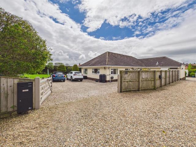 3 bedroom detached bungalow for sale