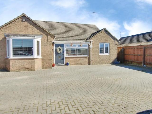 3 bedroom detached bungalow for sale