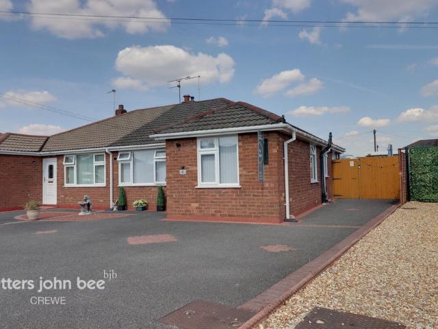 3 bedroom detached bungalow for sale