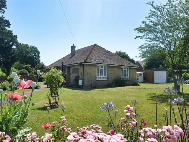 3 bedroom detached bungalow for sale