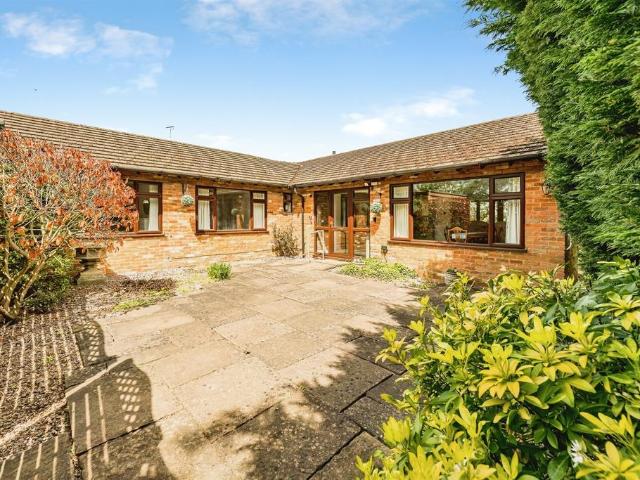 3 bedroom detached bungalow for sale