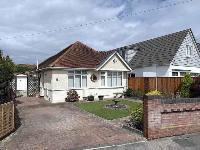 3 bedroom detached bungalow for sale