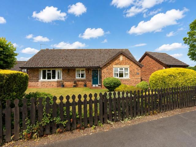 3 bedroom detached bungalow for sale