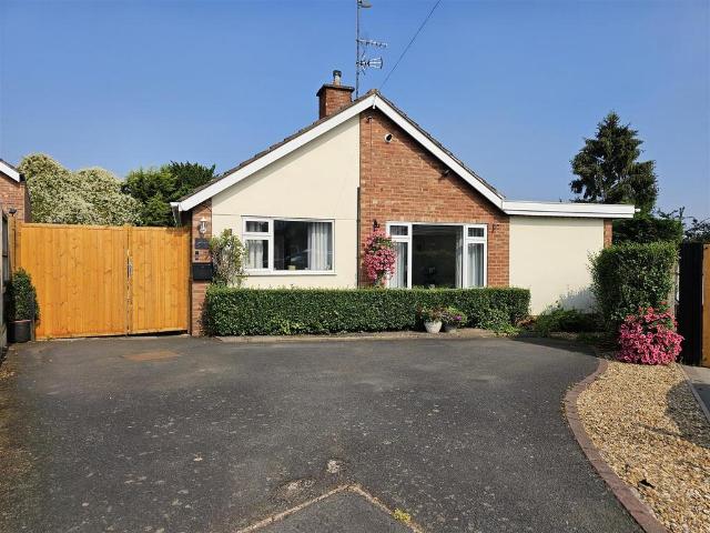 3 bedroom detached bungalow for sale