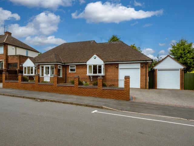 3 bedroom detached bungalow for sale